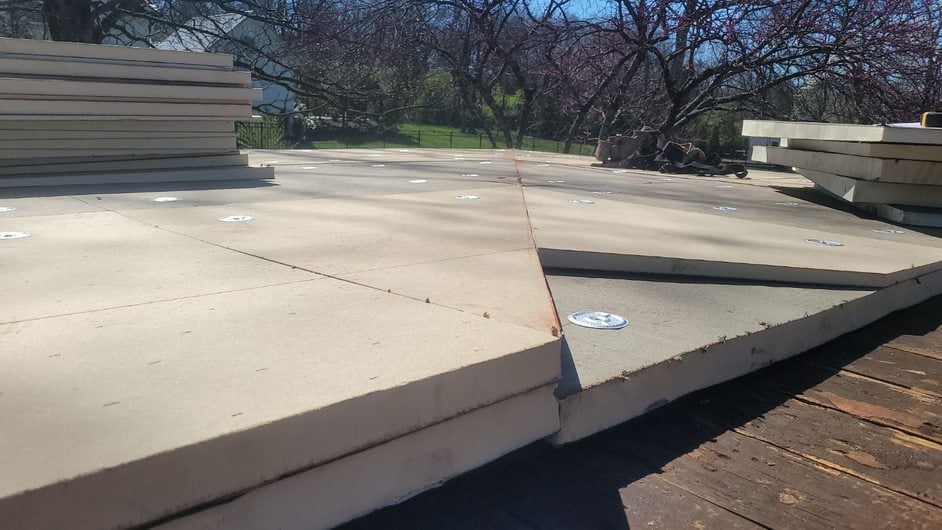 What is a Low Slope Roof? (Plus the Best Roofing Materials for It)