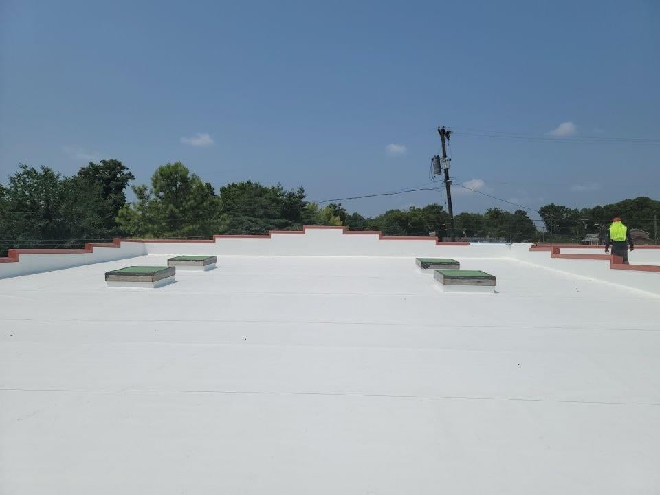 What is a Low Slope Roof? (Plus the Best Roofing Materials for It)